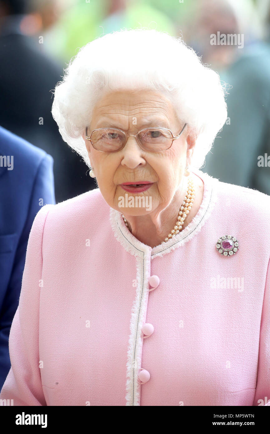 Queen Elizabeth II arrives at the RHS Chelsea Flower Show at the Royal ...