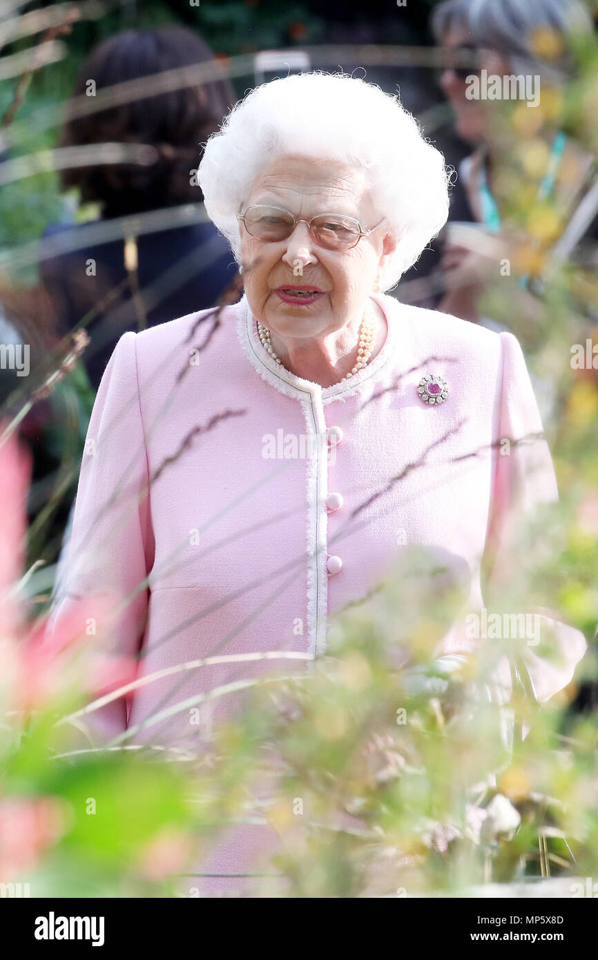 Queen elizabeth at chelsea flower show hi-res stock photography and ...