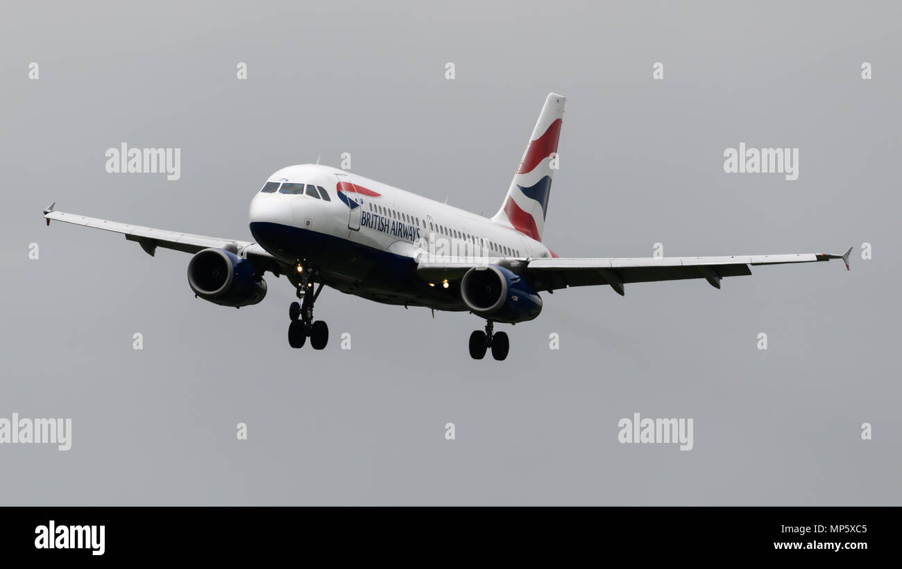 British Airways Airbus A320 landing at Heathrow Airport Stock Photo - Alamy