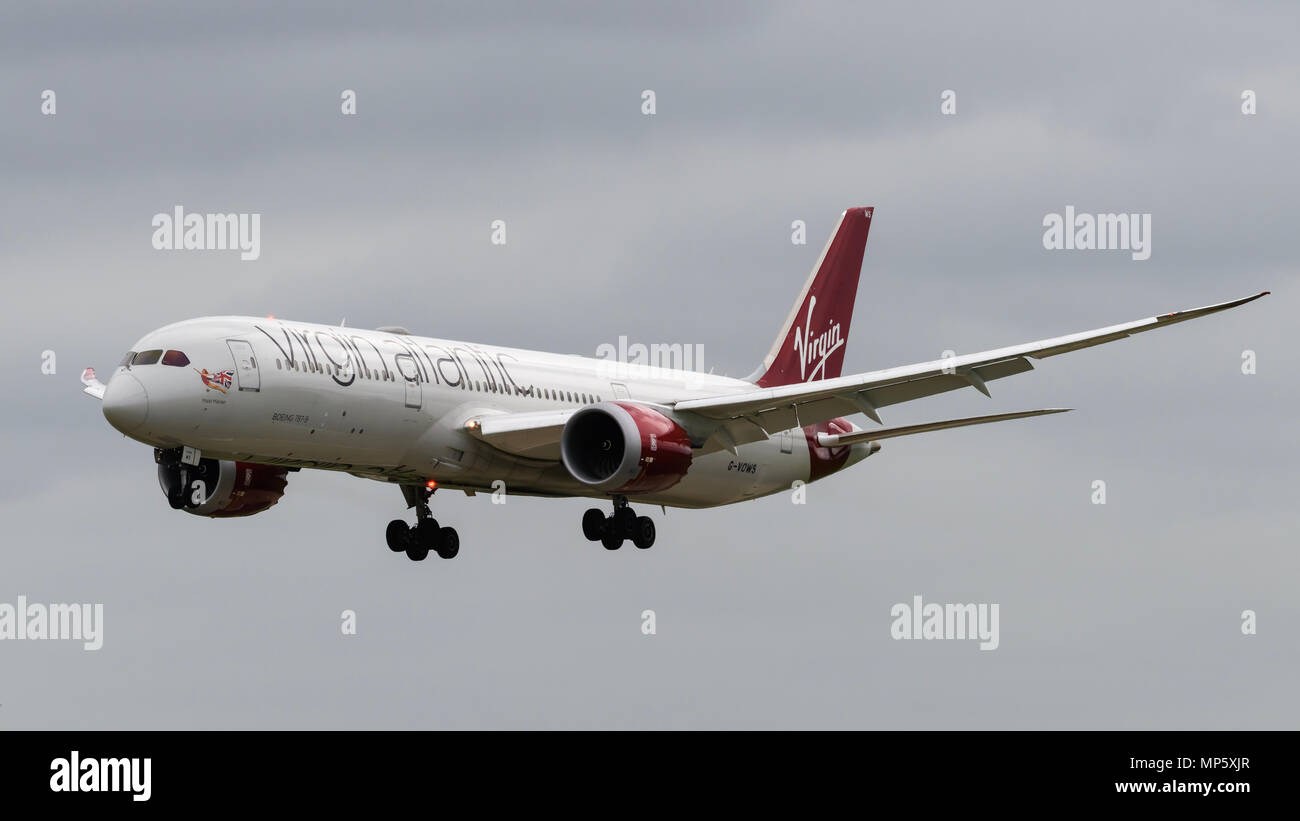 Virgin Atlantic Boeing 787 Dreamliner landing Stock Photo - Alamy