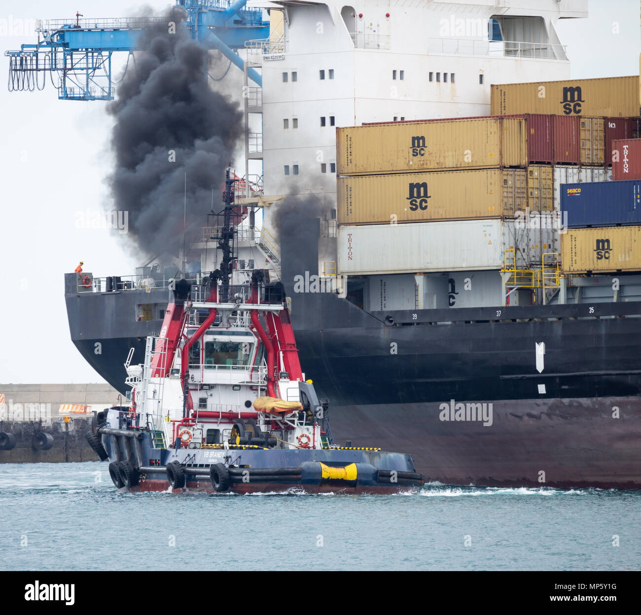 Ship Funnel Smoke Stock Photos & Ship Funnel Smoke Stock Images - Alamy