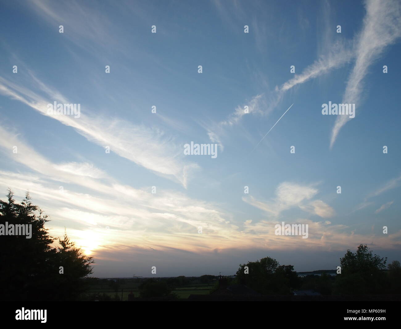 Cloud formations uk hi-res stock photography and images - Alamy