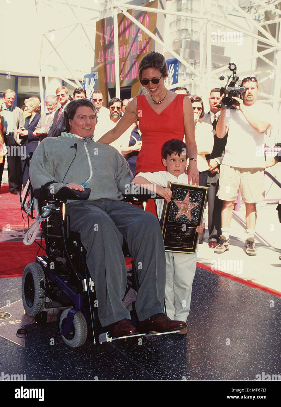 Reeve, Christopher .+ wife + son wheel chairReeve, Christ.+ wife and ...