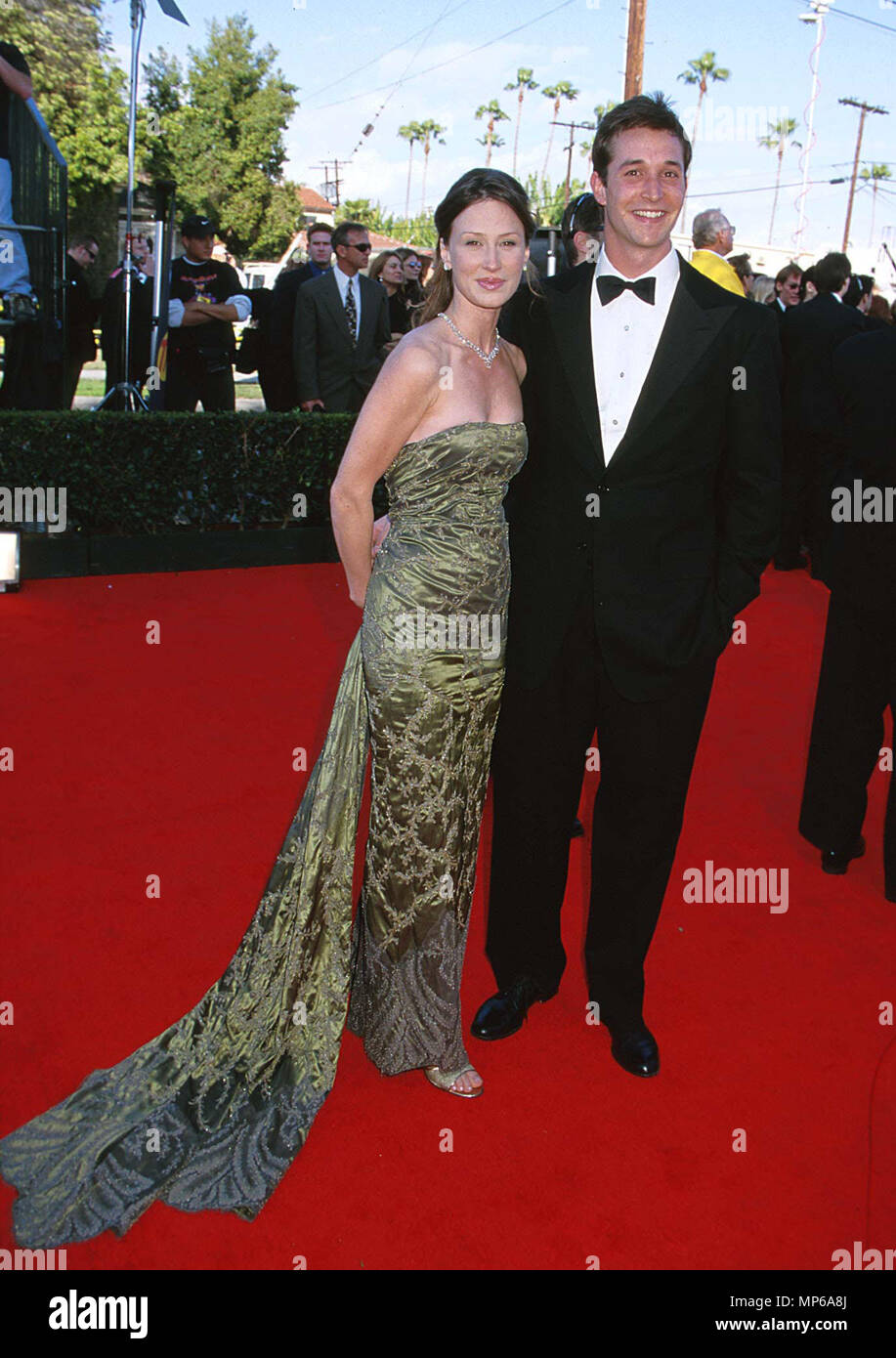 Noah wyle and tracy warbin hi-res stock photography and images - Alamy