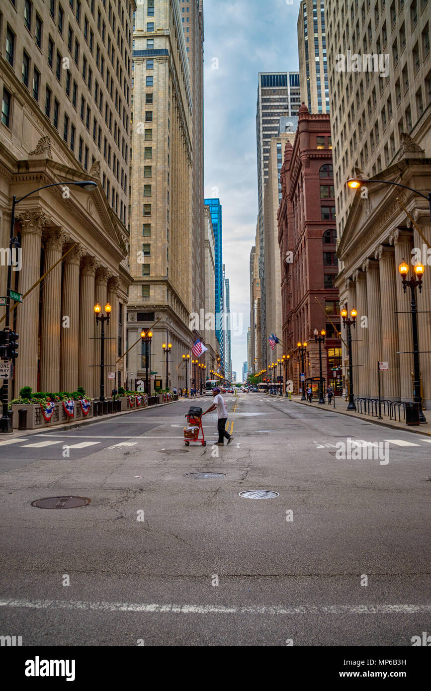 Illinois chicago people in crosswalk hi-res stock photography and ...