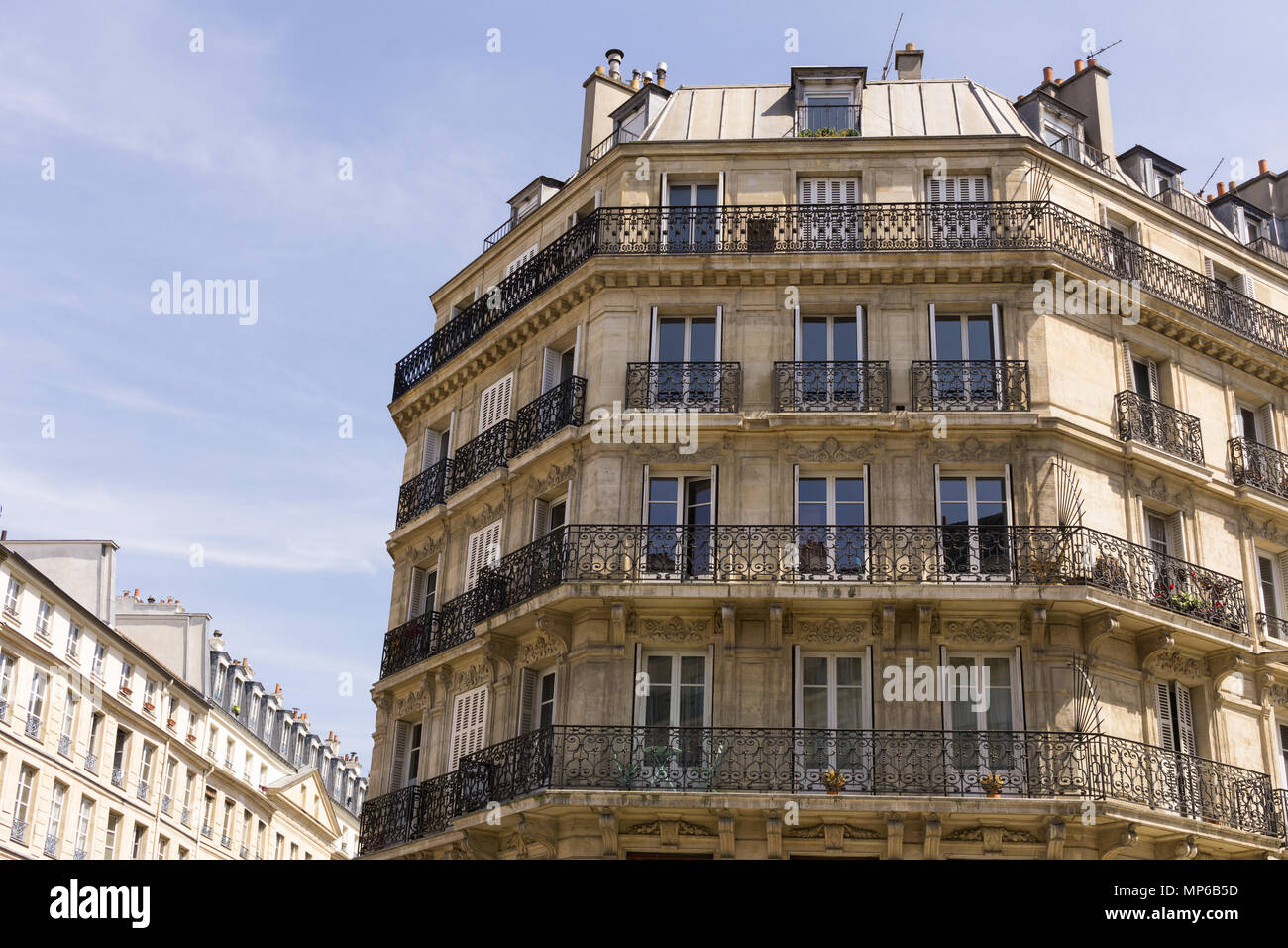 Haussmann building hi-res stock photography and images - Alamy