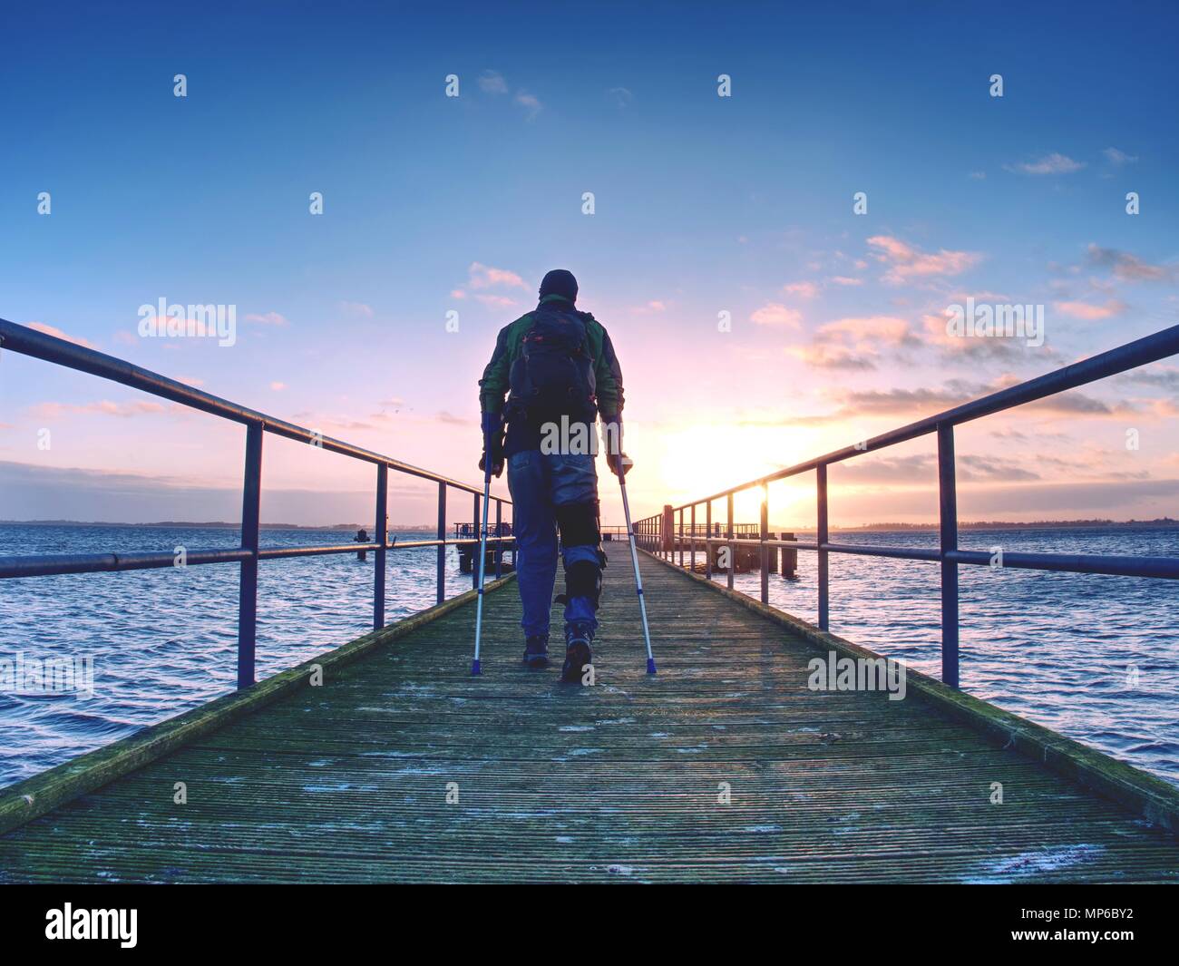 Full leg cast hi-res stock photography and images - Alamy