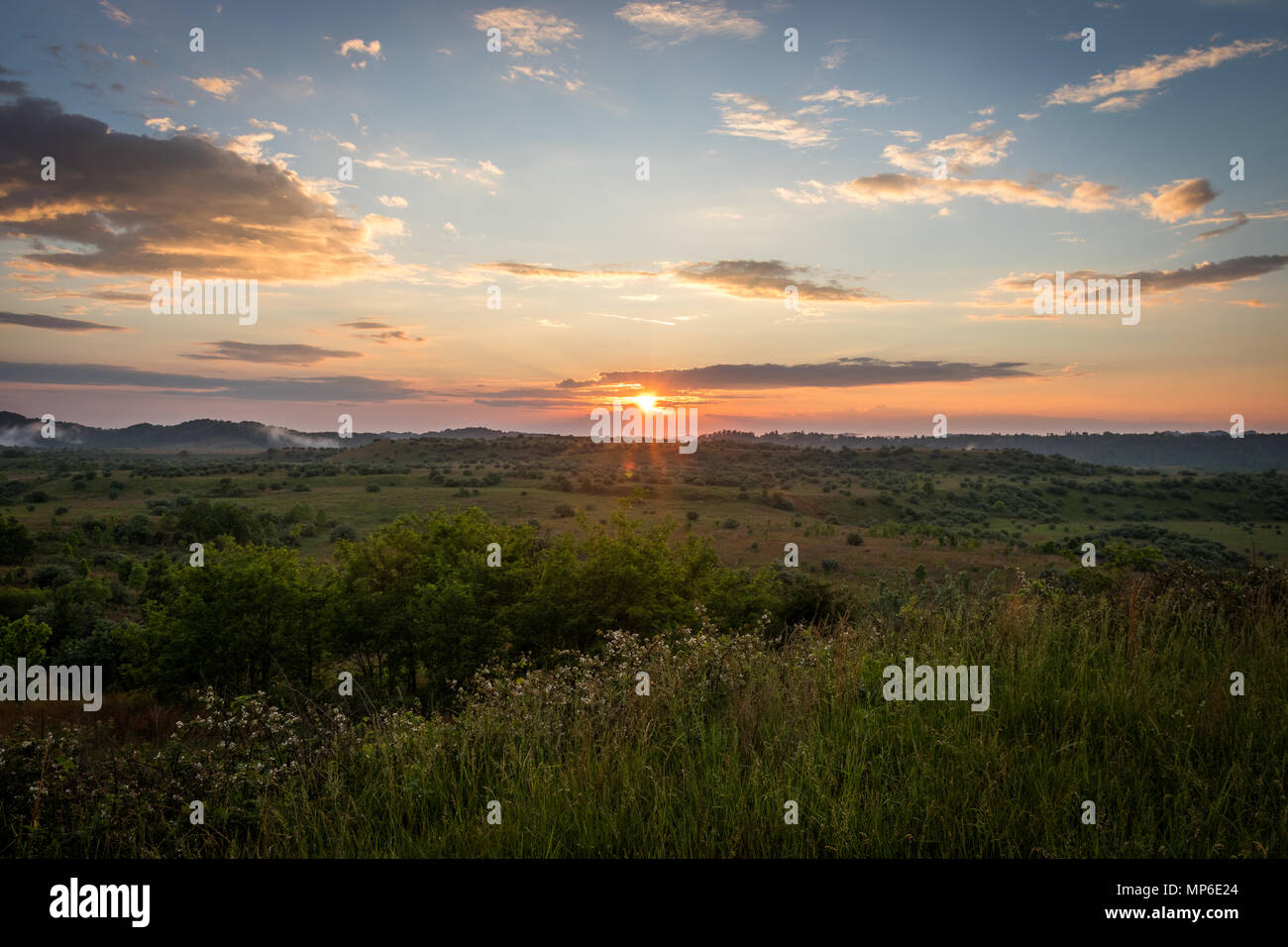 A low sun over a ridge line in Central Appalachia Stock Photo - Alamy
