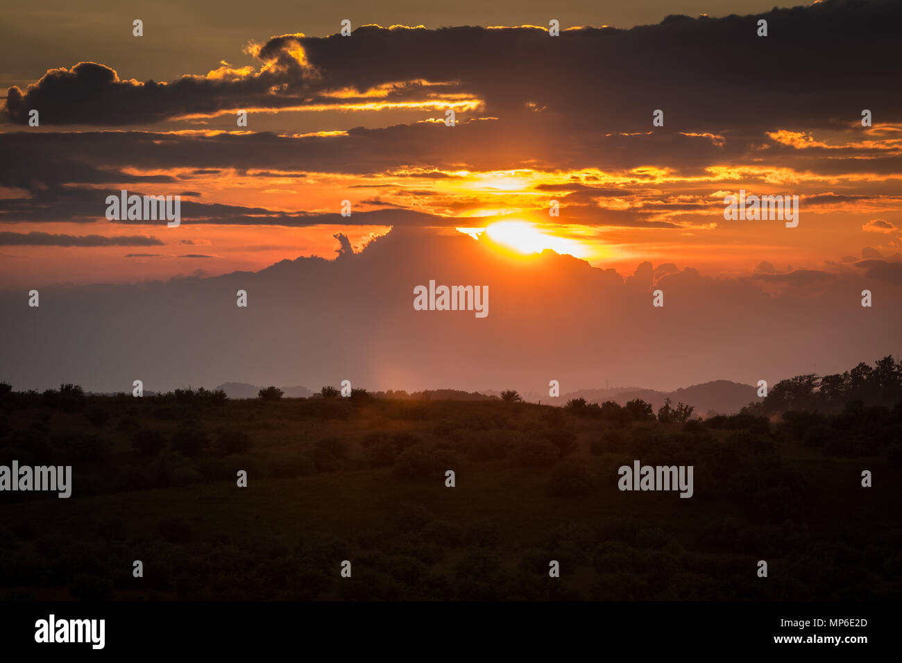 A low sun over a ridge line in Central Appalachia Stock Photo - Alamy