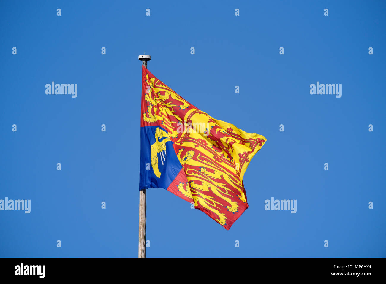 The royal standard flying hi-res stock photography and images - Alamy