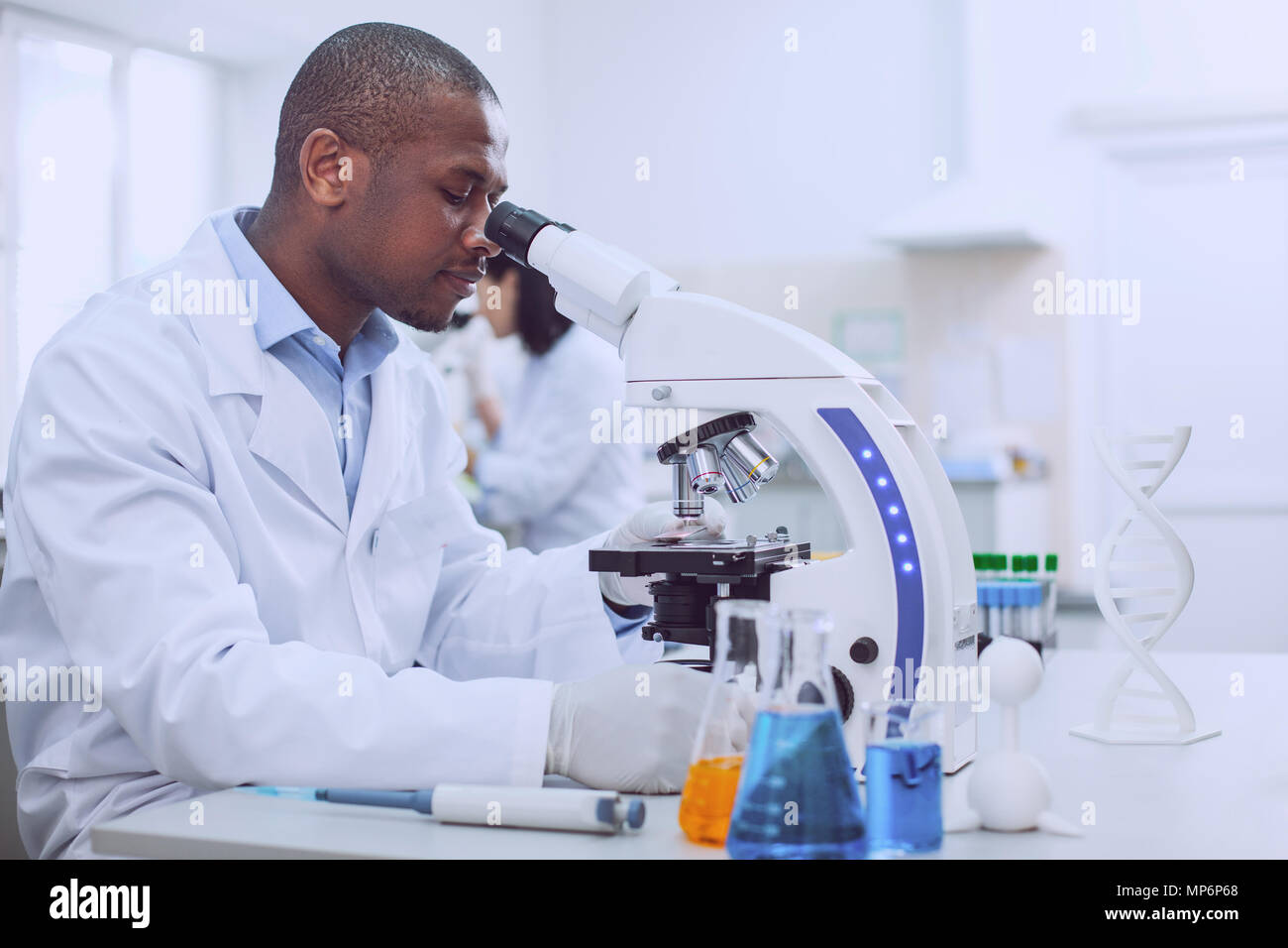 American molecular biologist hi-res stock photography and images - Alamy