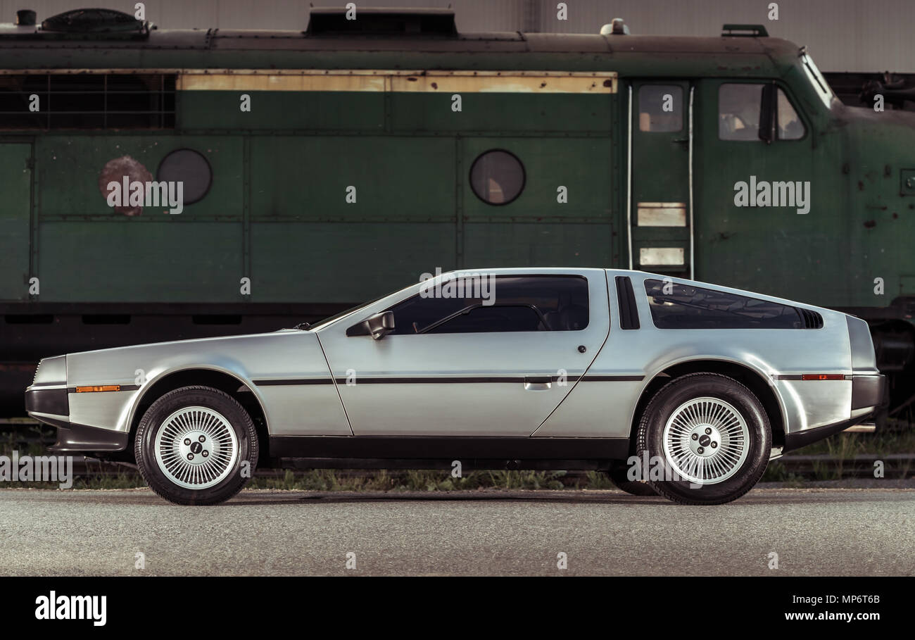 Back future delorean time machine hi-res stock photography and images ...