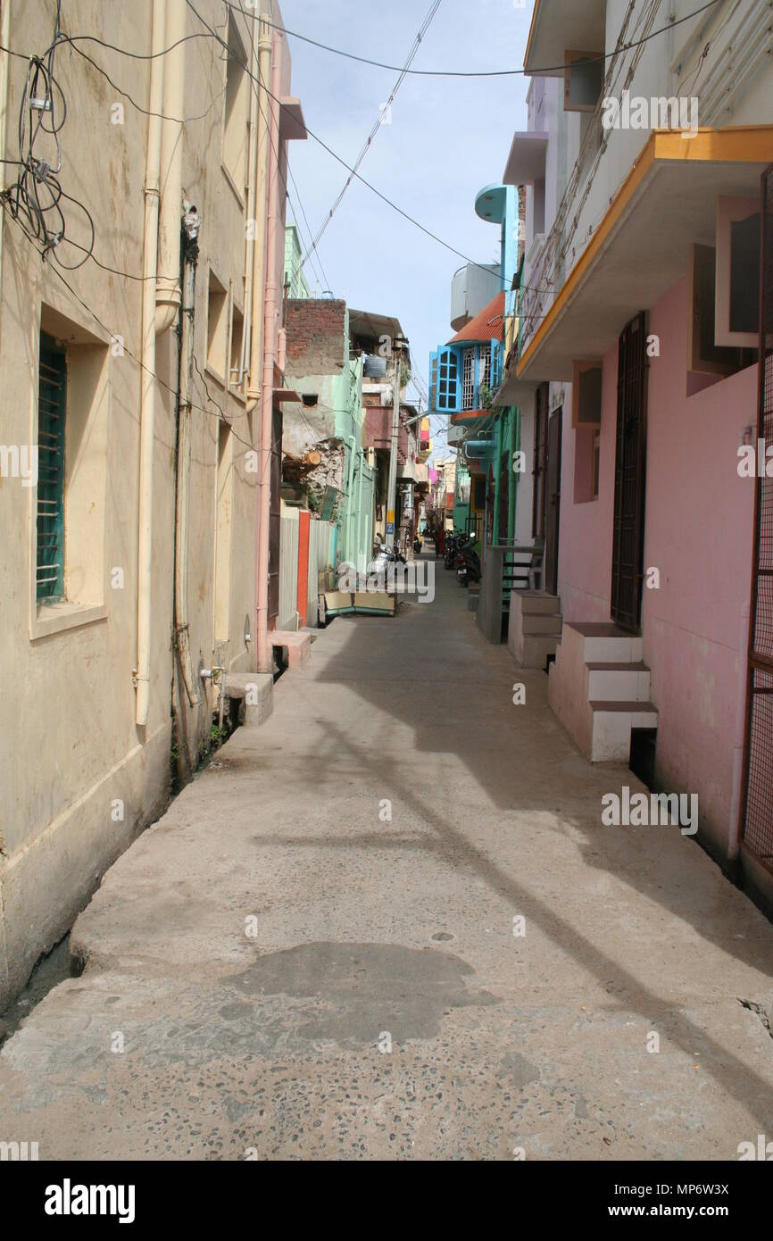 Perspective of an empty street in India Stock Photo - Alamy