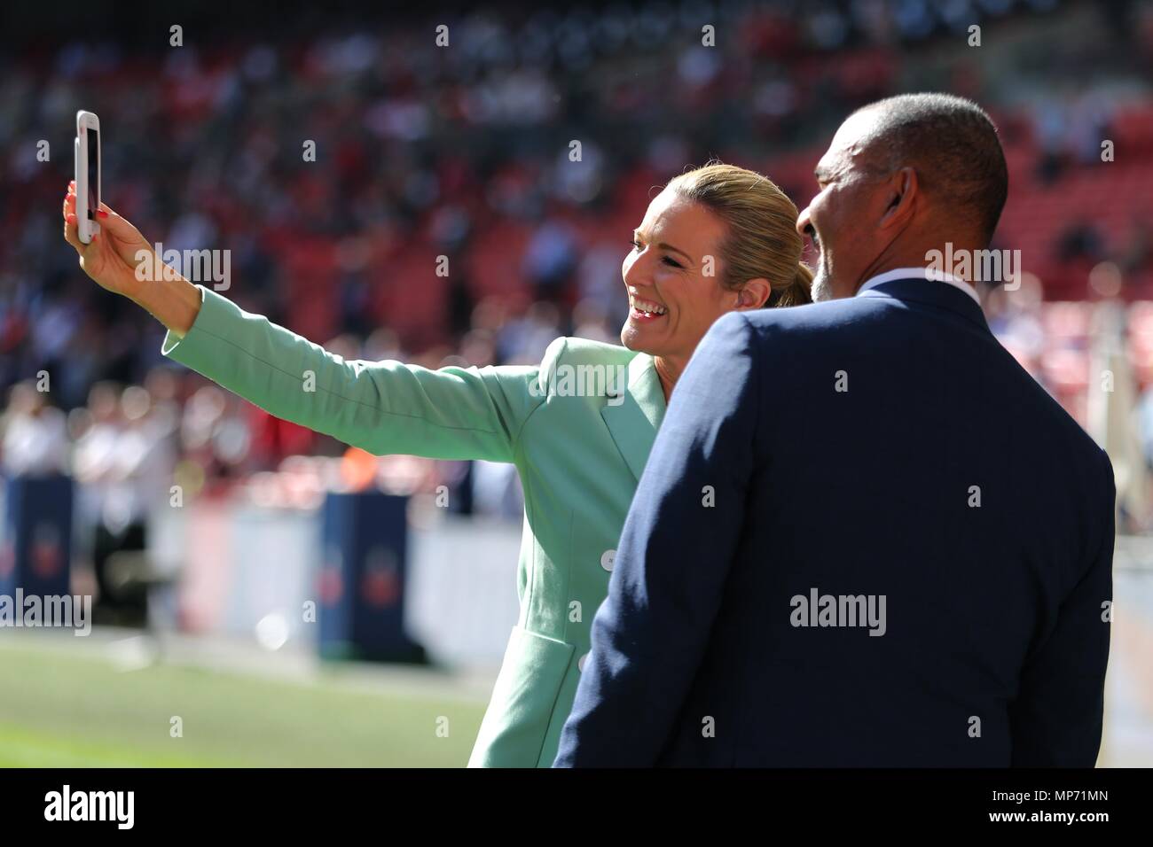 Ruud gullit chelsea wembley hi-res stock photography and images - Alamy