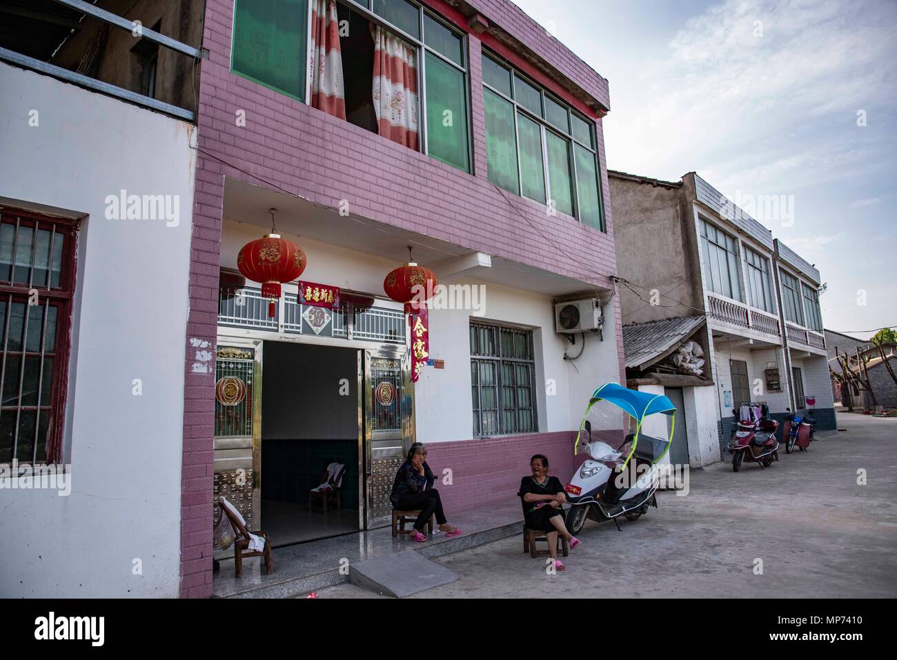 Classic villa hi-res stock photography and images - Alamy