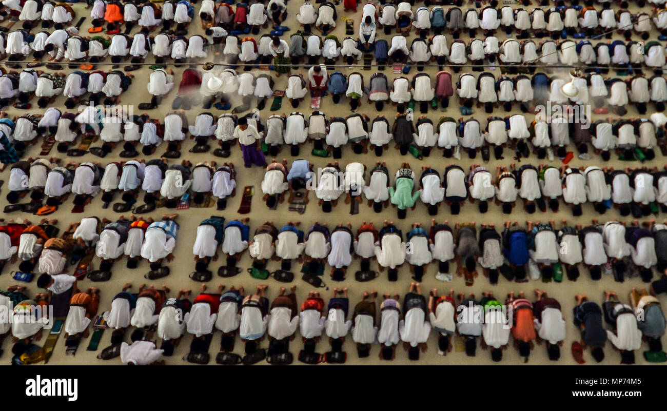 Students perform prayers and recite al-quran during the fasting month ...
