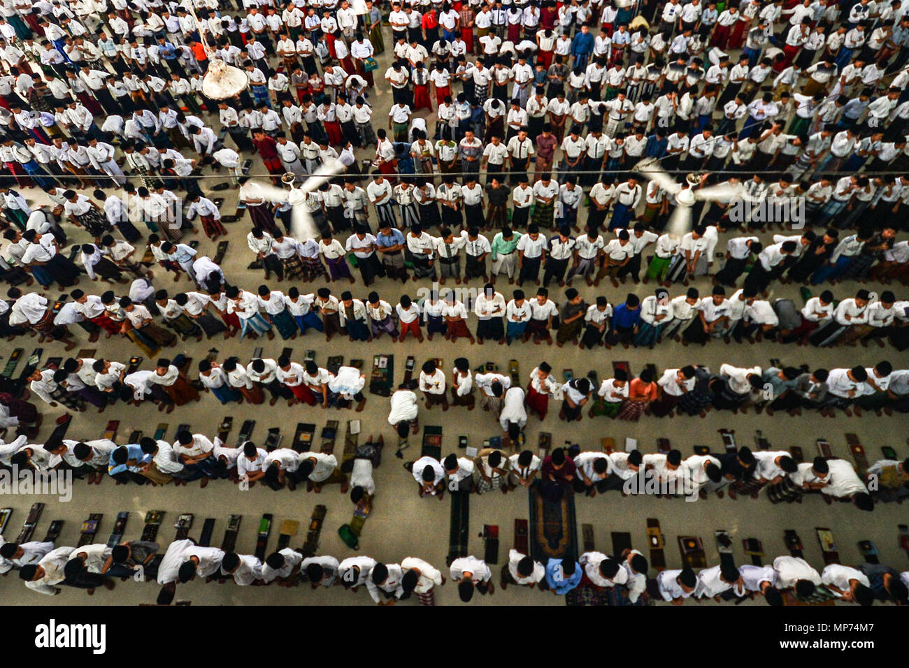 Students perform prayers and recite al-quran during the fasting month ...