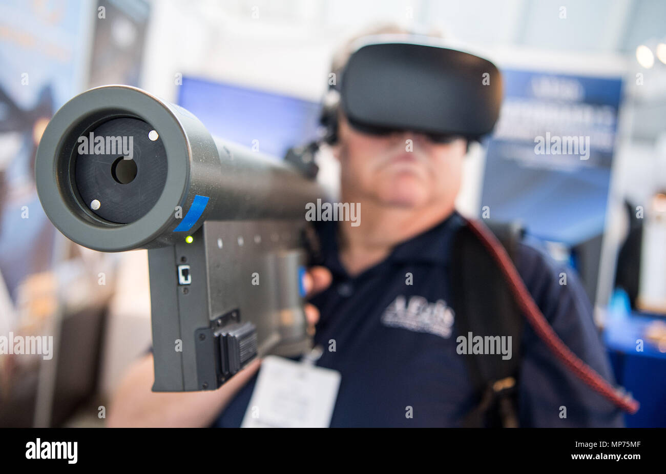 Man with rocket launcher hi-res stock photography and images - Alamy