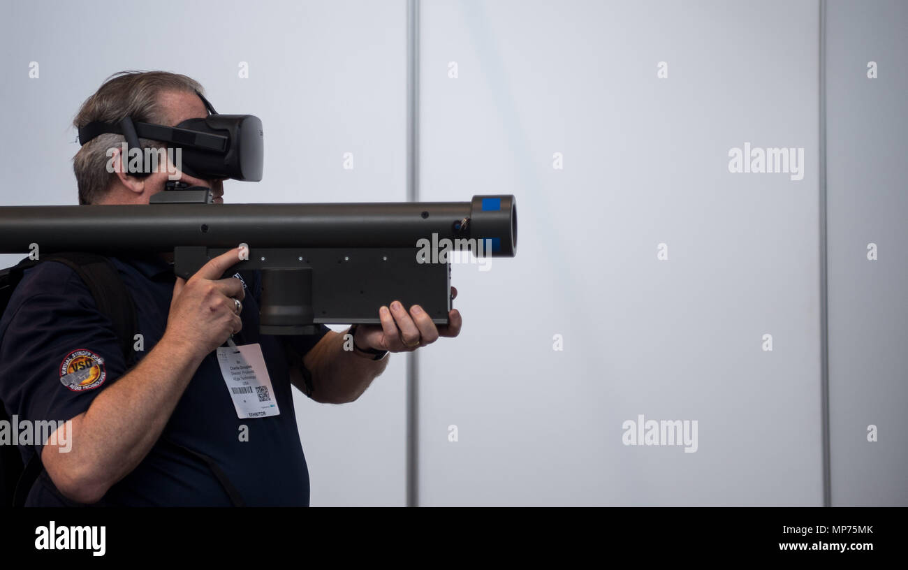 Man with rocket launcher hi-res stock photography and images - Alamy
