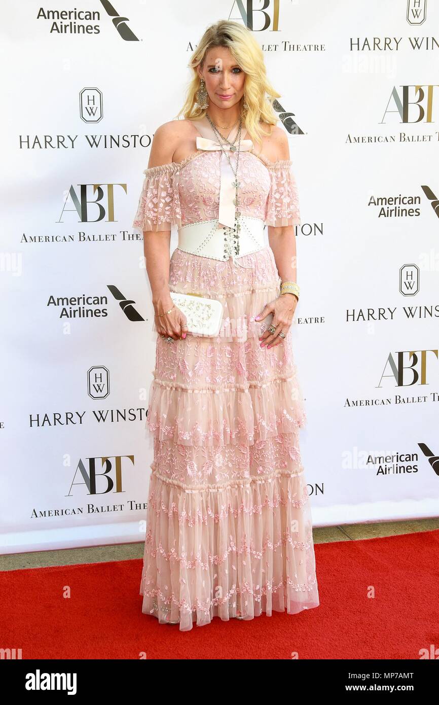 Mary snow new york hi-res stock photography and images - Alamy