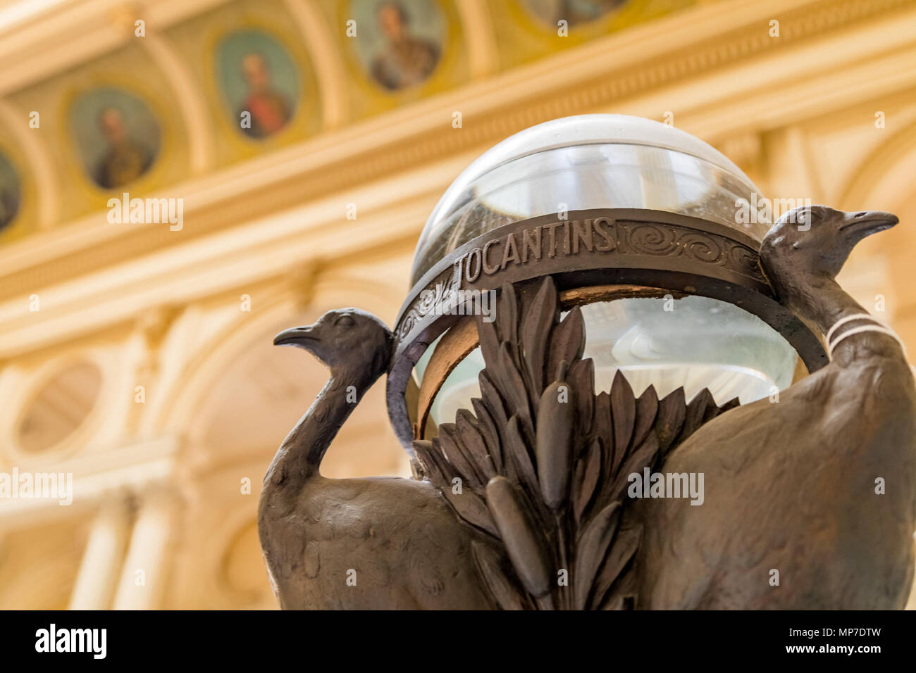 Crystal amphoras of the Museu Paulista . Museu Paulista em reforma . 4 ...