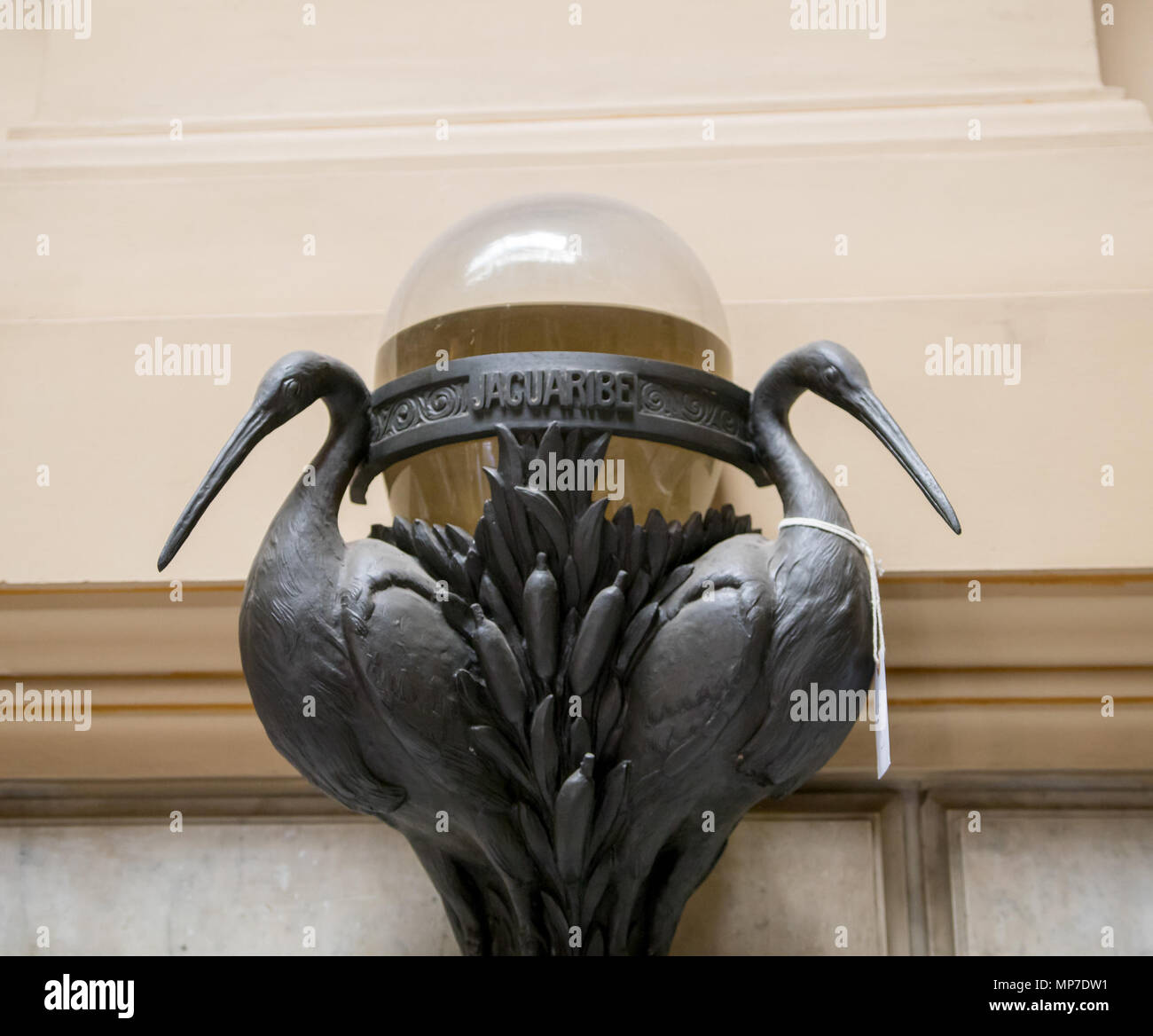 Crystal amphoras of the Museu Paulista . Museu Paulista em reforma . 4 ...