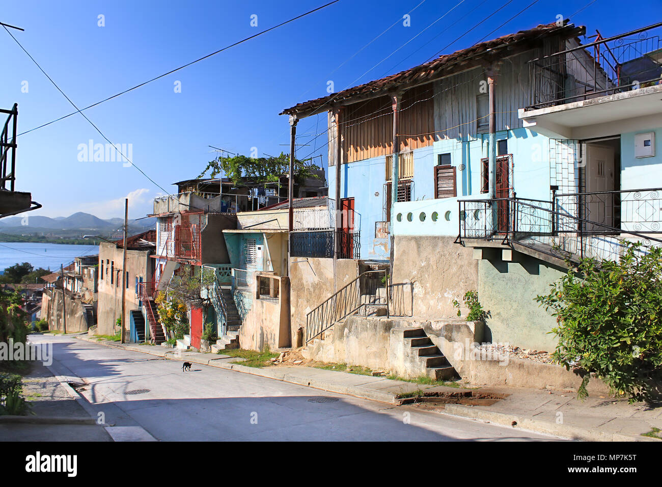 Crumbling buildings hi-res stock photography and images - Alamy