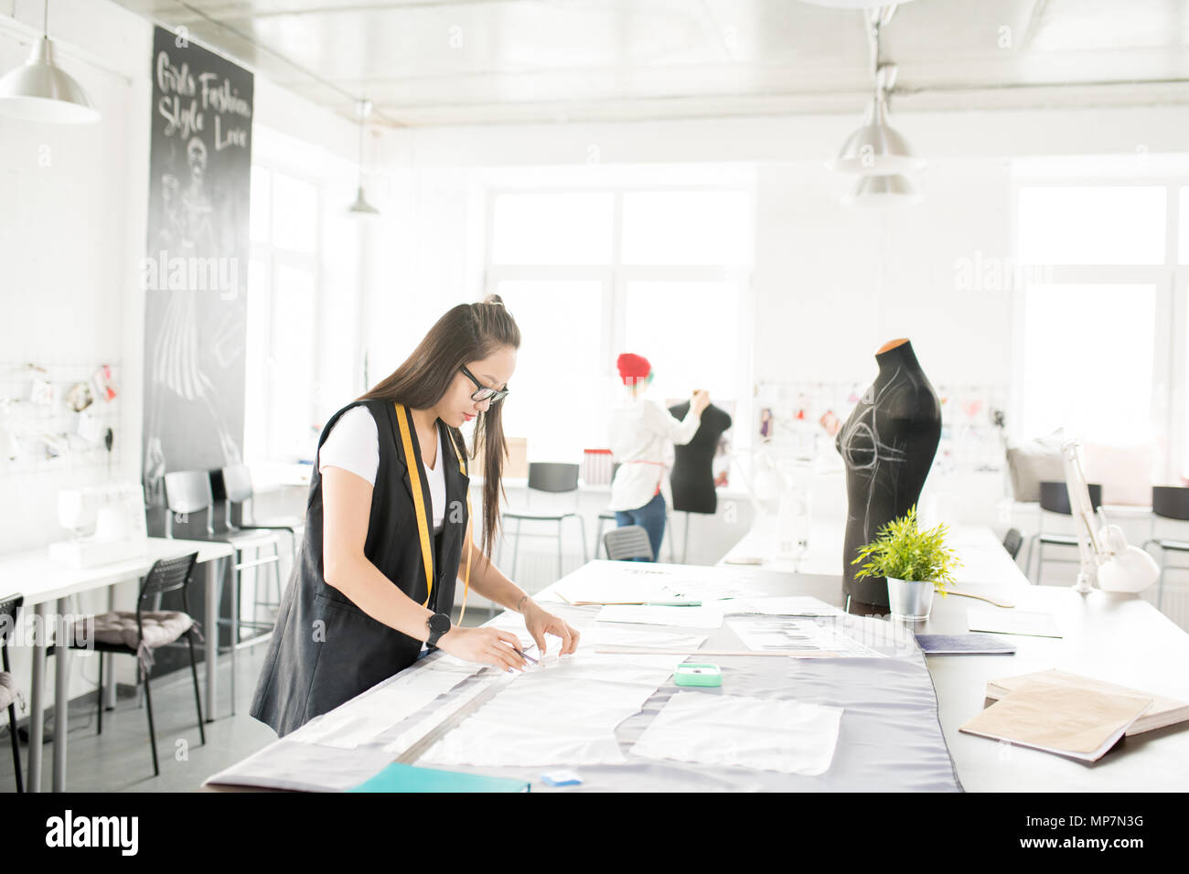 Artist creative hi-res stock photography and images - Alamy