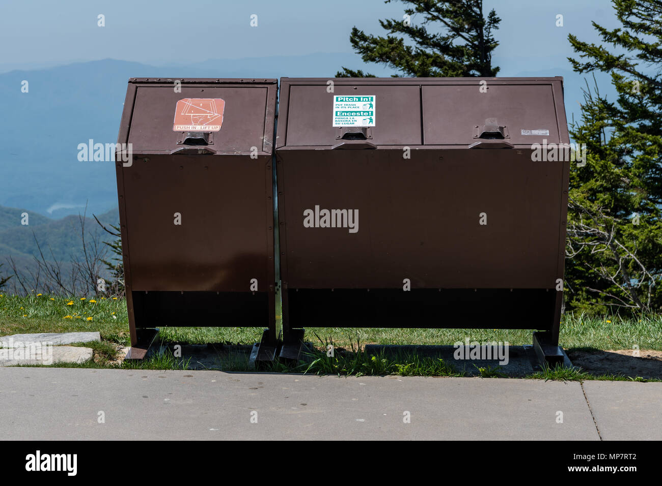 Bear proof trash hi-res stock photography and images - Alamy