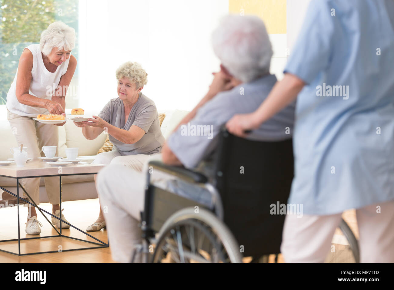 Woman giving man piece cake hi-res stock photography and images - Alamy