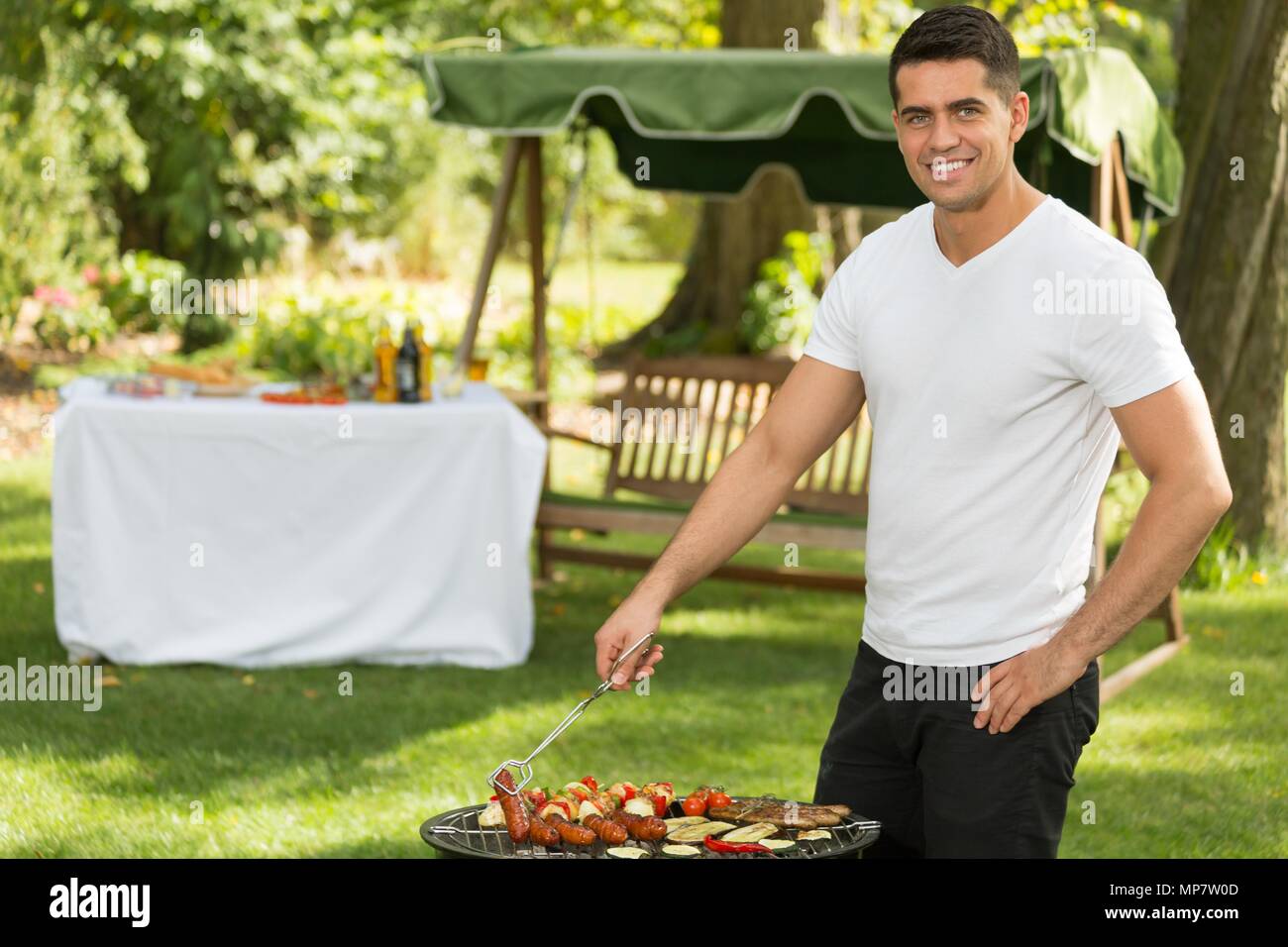 Bbq garden hi-res stock photography and images - Alamy