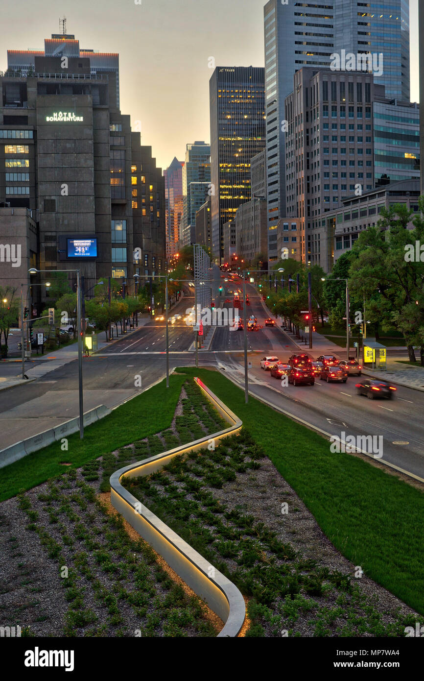 Row high rise buildings hi-res stock photography and images - Alamy