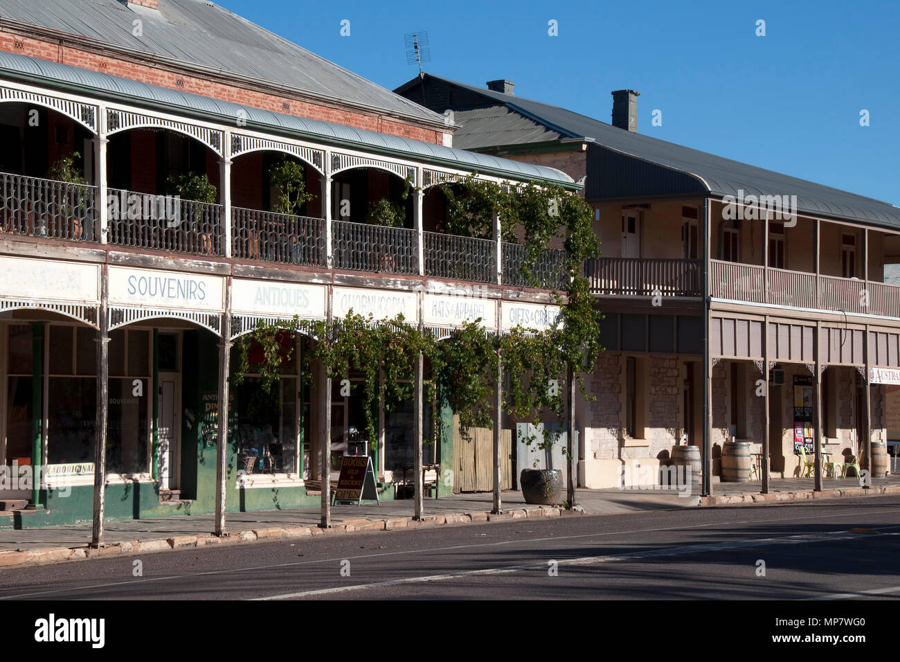 Two story retail store hi-res stock photography and images - Alamy