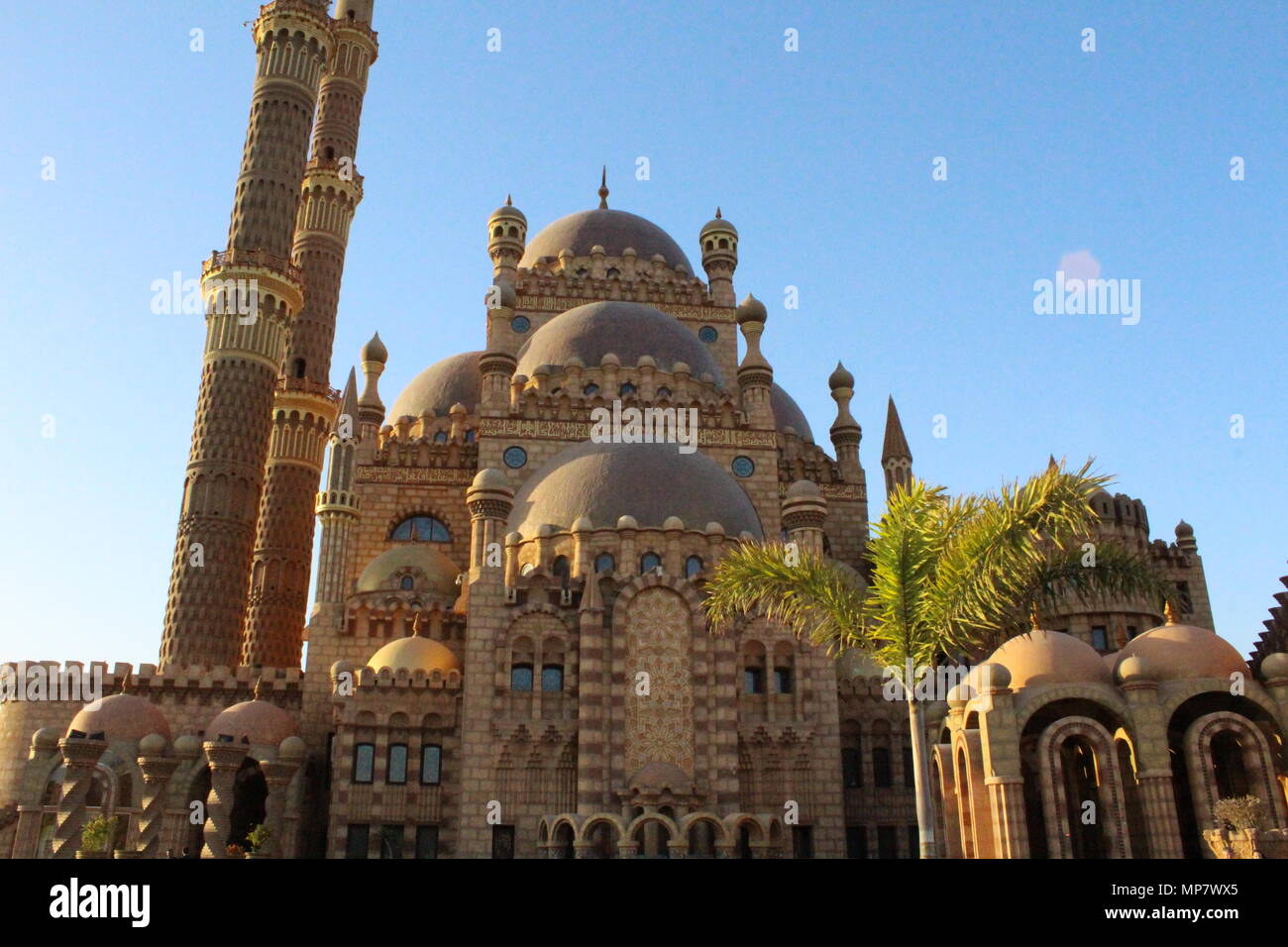 El sahaba mosque hi-res stock photography and images - Alamy
