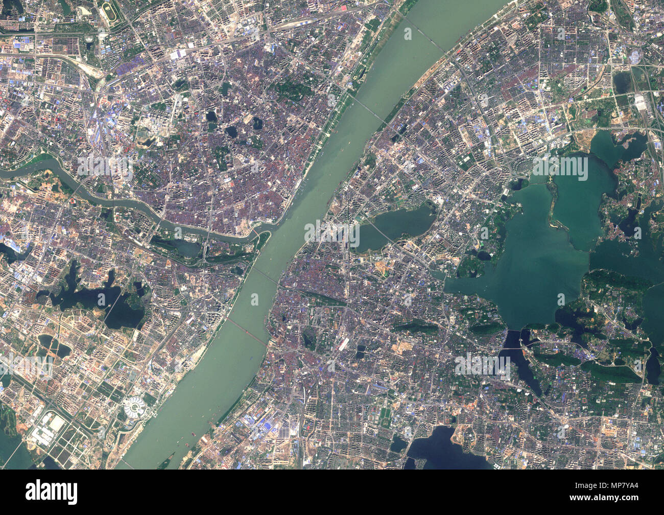 Hubei wuhan yangtze river hi-res stock photography and images - Alamy