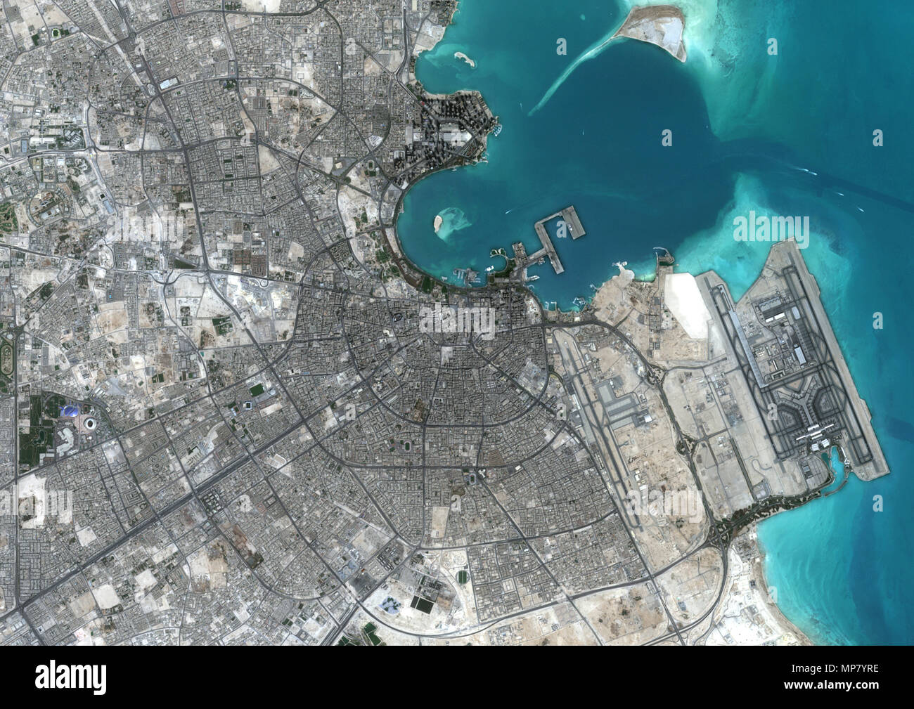 Qatar doha aerial view hi-res stock photography and images - Alamy