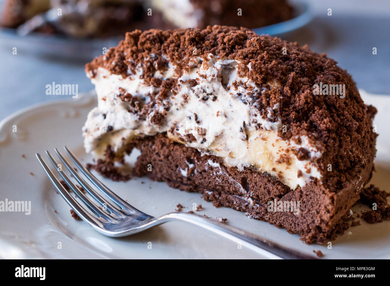 Homemade Mink Mole Hole Cake with Chocolate Biscuit, Banana and Cream ...