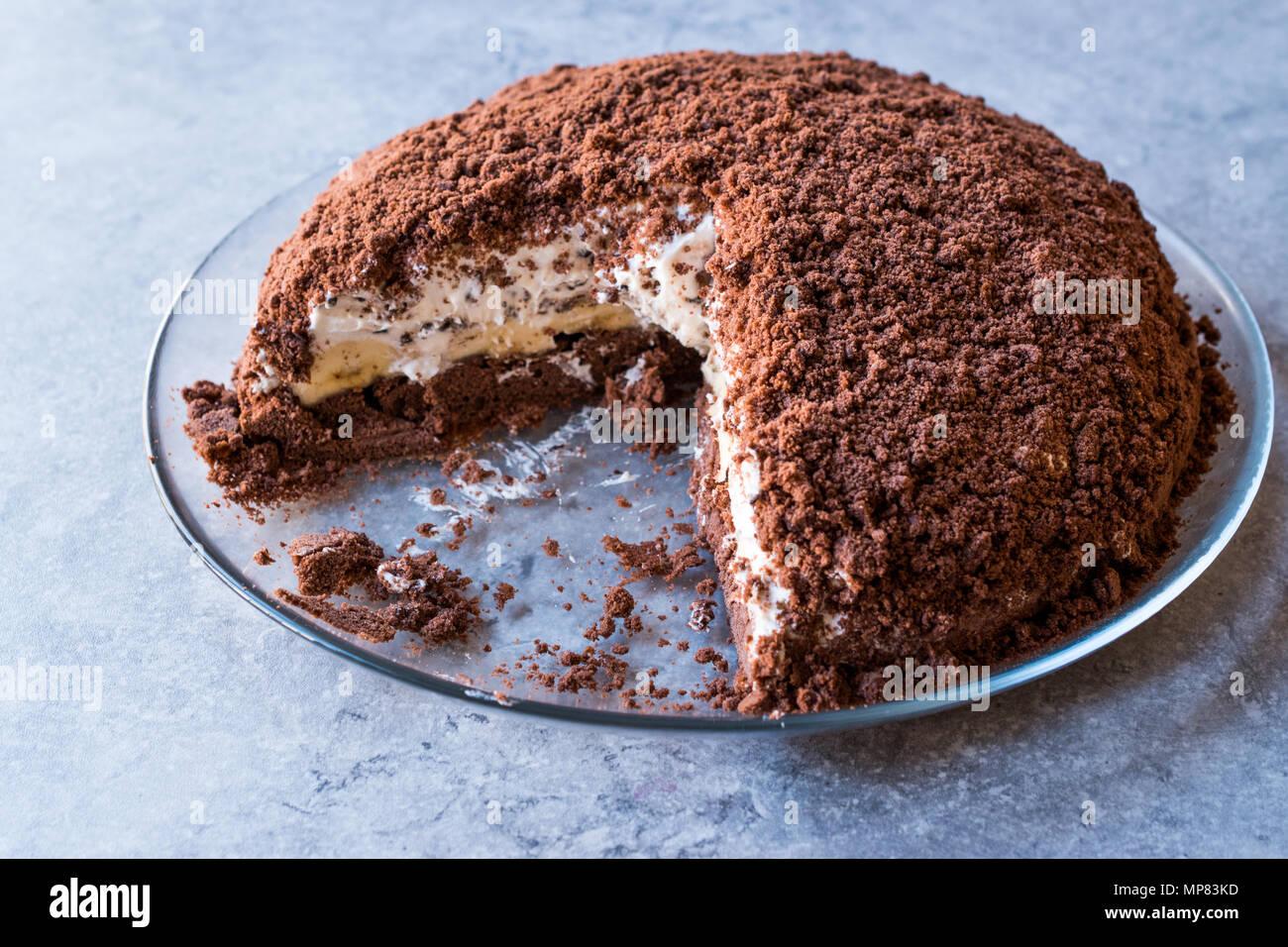 Homemade Mink Mole Hole Cake with Chocolate Biscuit, Banana and Cream ...