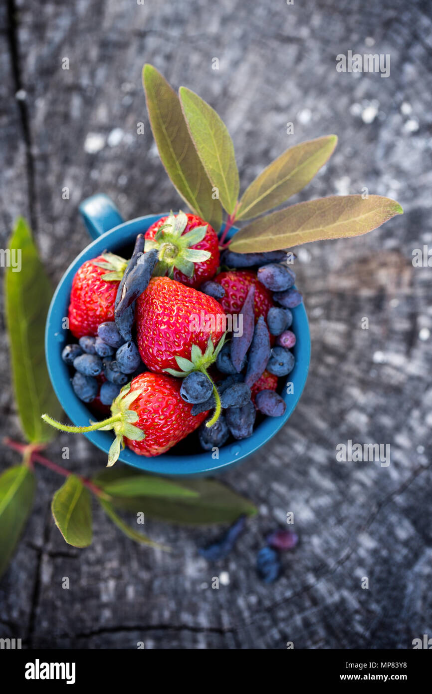 spring strawberry strawberry, top view Stock Photo - Alamy
