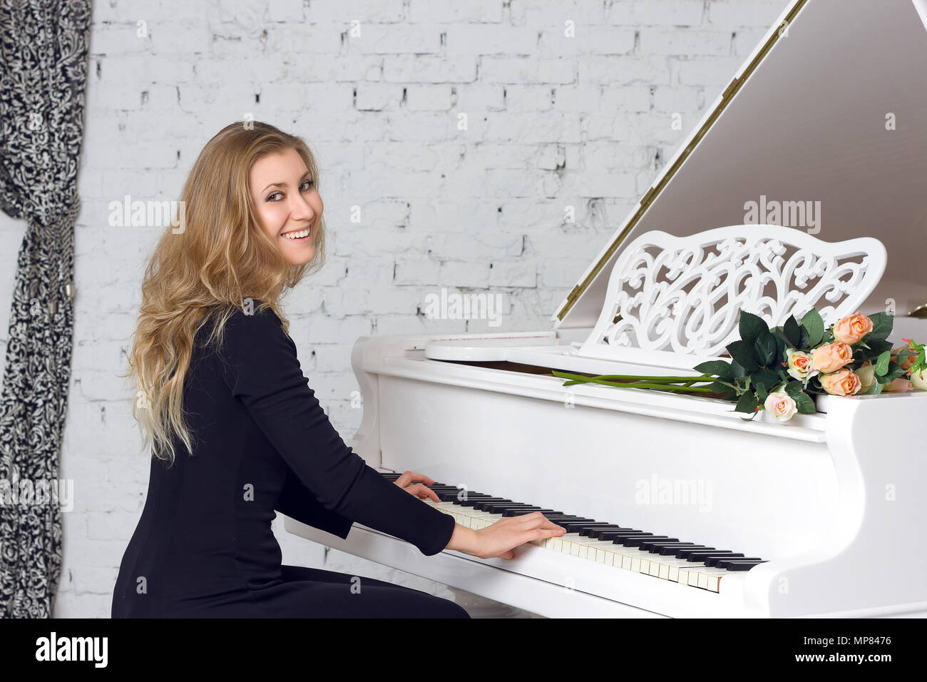 Elegance woman piano hi-res stock photography and images - Alamy