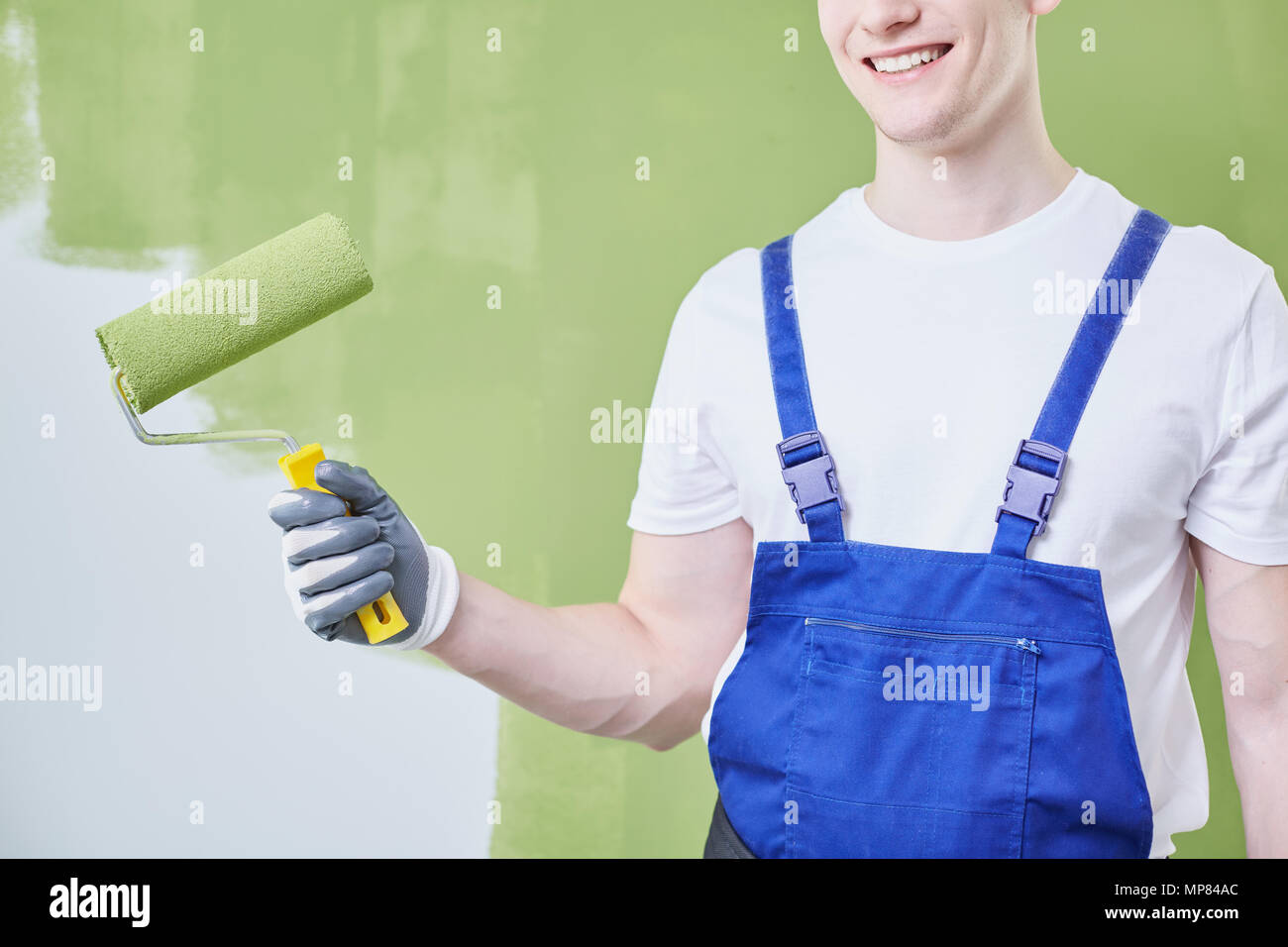 Worker in green uniform hi-res stock photography and images - Alamy