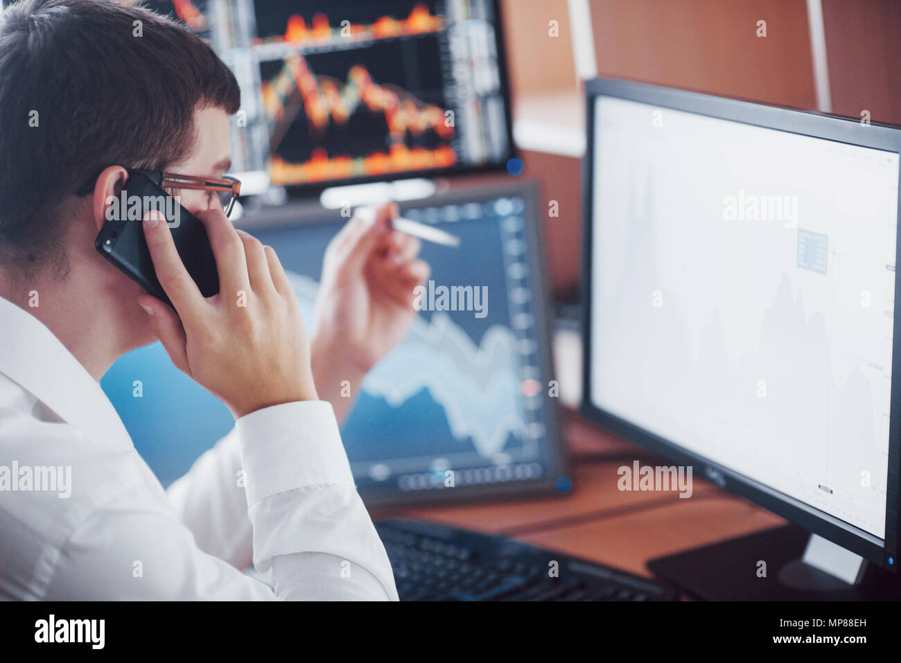Stockbroker hi-res stock photography and images - Alamy