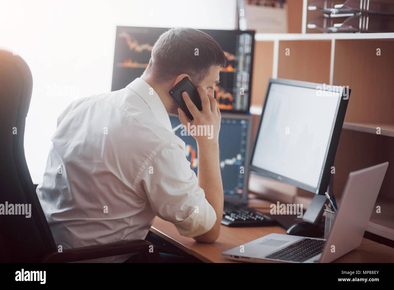 Stockbroker hi-res stock photography and images - Alamy