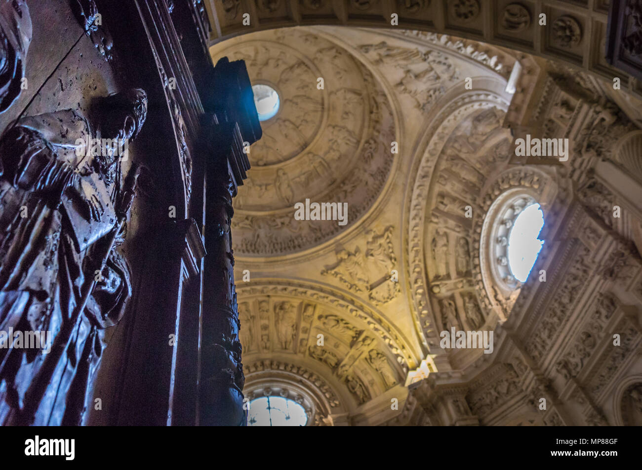 Sculpted ceilings hi-res stock photography and images - Alamy