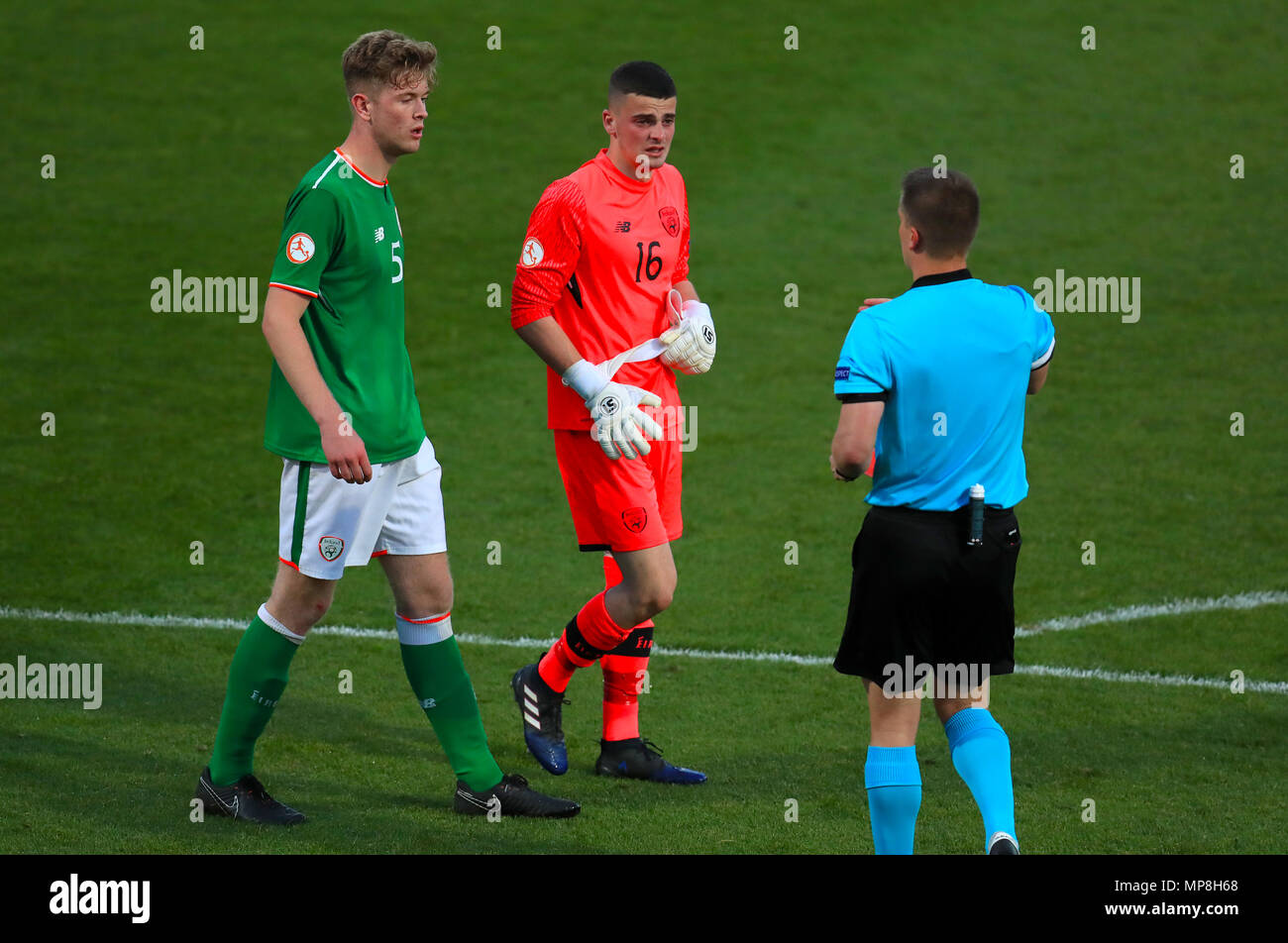 Republic irelands nathan collins hi-res stock photography and images ...