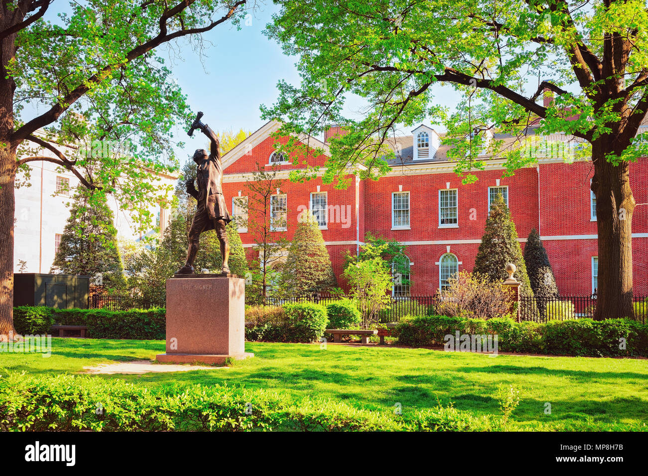Signer statue philadelphia history hi-res stock photography and images ...