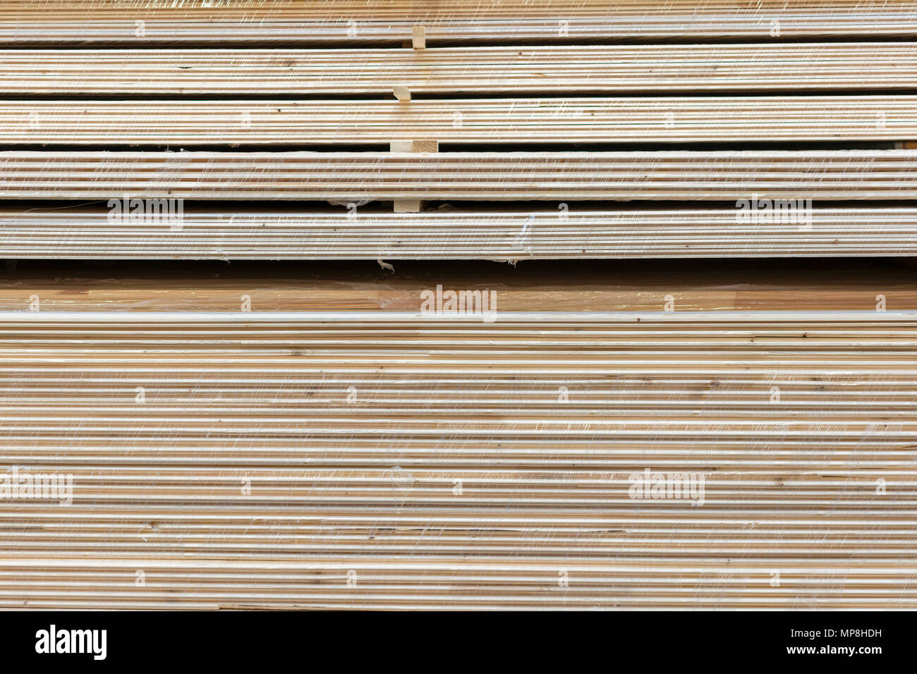 Packed boards hi-res stock photography and images - Alamy