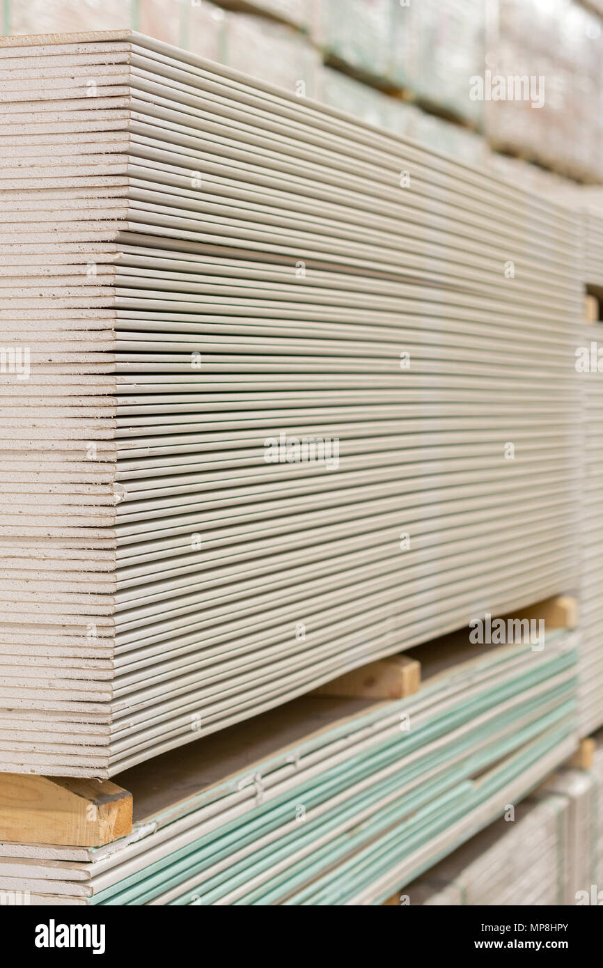 Pallet with plasterboard in the building store Stock Photo - Alamy