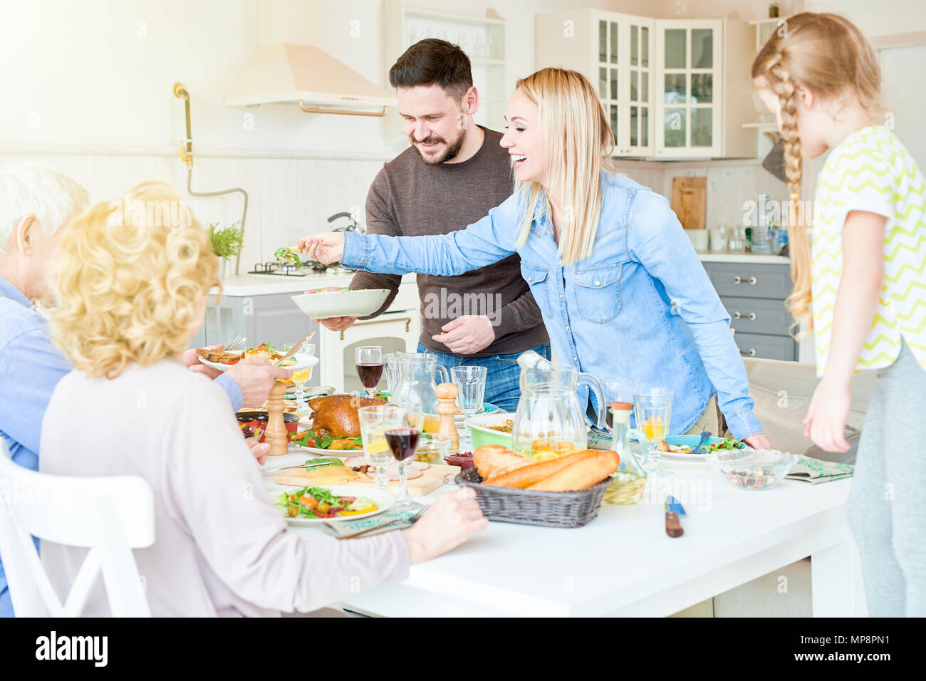 Extended family dinner party children hi-res stock photography and ...