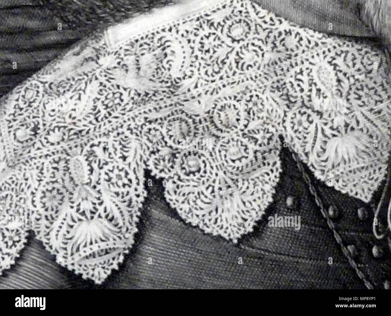 Lace collar hi-res stock photography and images - Alamy